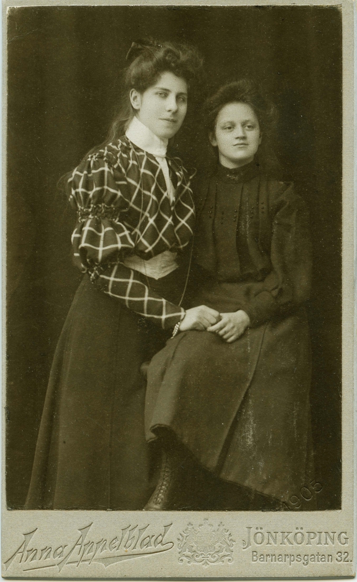 Porträtt på Judith Andersson till vänster i bilden. Född i Jönköping år 1988 11 oktober. Dog ...