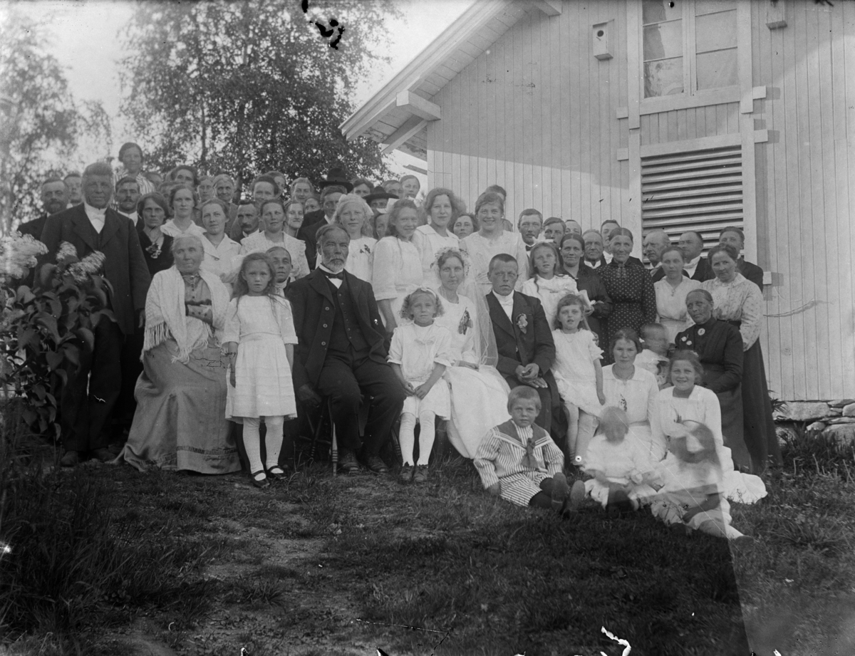 Østre Gausdal, Rogne, brudeparet Inga A. Fjerdrum og Ivar E. Rusten med ...