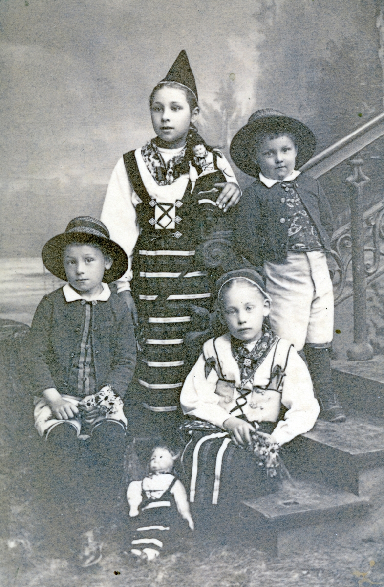 Målare Johanssons barn Elin Friberg F.D. (saknas text) Mauritz Edlund ...