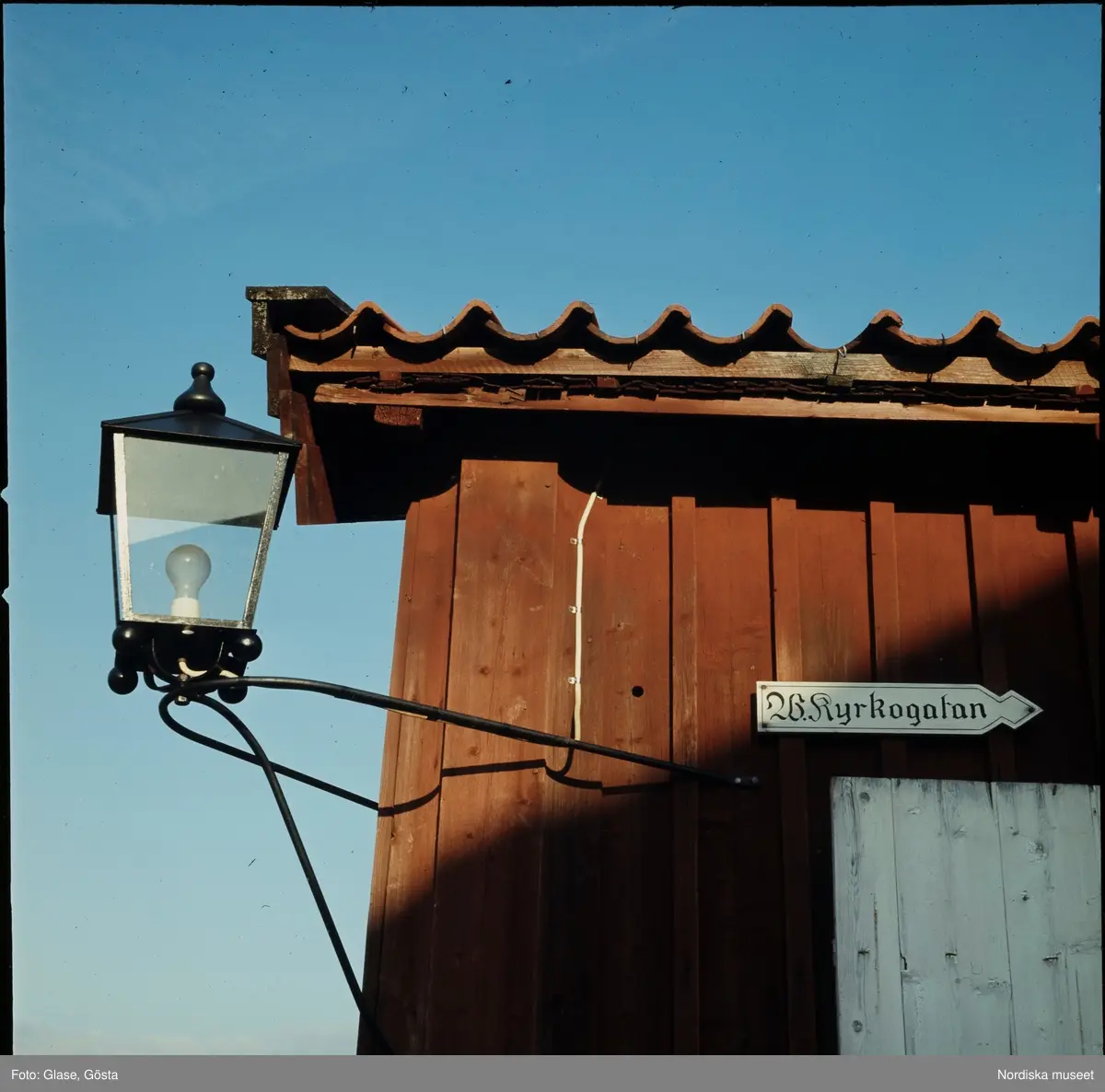 Lövånger, Kyrkstaden. Gatlykta. - Nordiska museet / DigitaltMuseum
