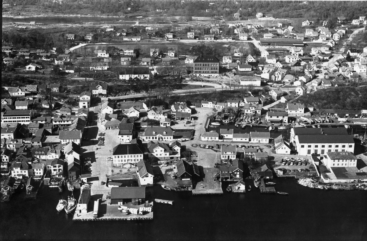 Flyfoto fra Langesund sentrum. - Telemark Museum / DigitaltMuseum