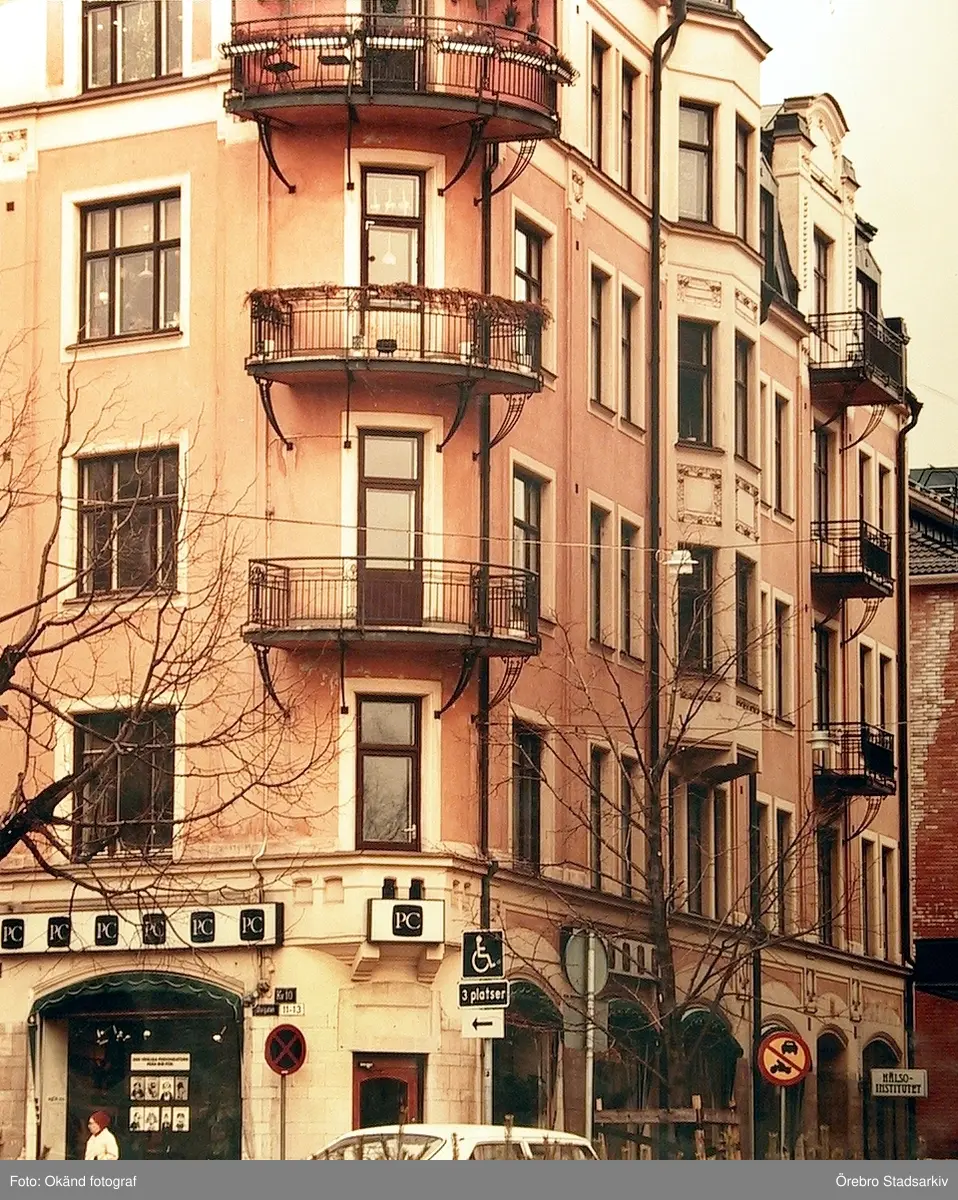 Hörnhus på Olaigatan och Gamla gatan, 1980-tal - Örebro Stadsarkiv ...