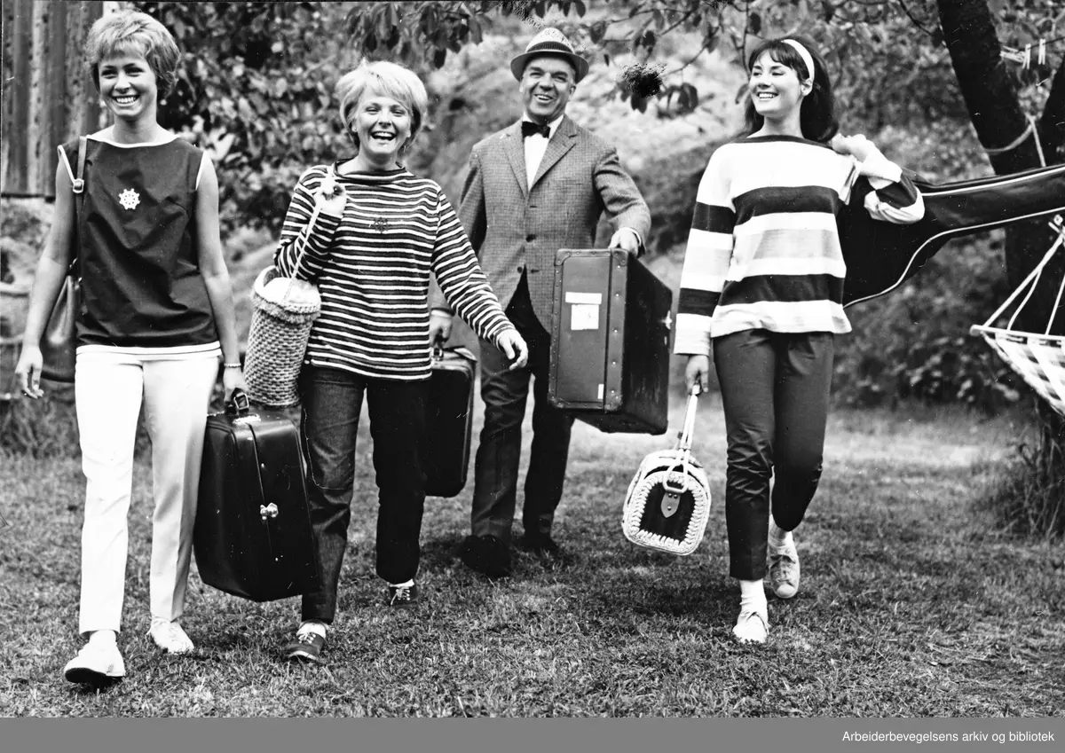 Knut Andersens spillefilm "Skjær i sjøen" fra 1965. Fra v. Tone ...