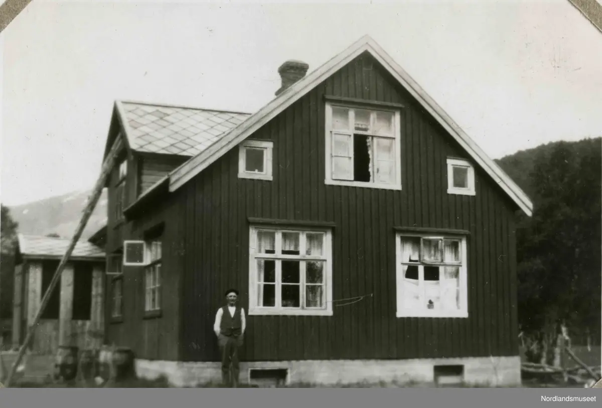 Tekst i album: Hedleys nye hus, Dokmo. - Nordlandsmuseet / DigitaltMuseum