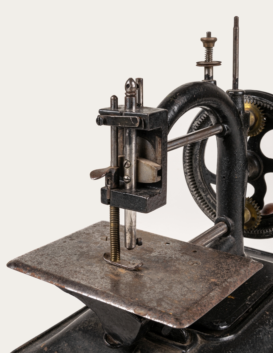 Symaskin - Länsmuseet Gävleborg / DigitaltMuseum