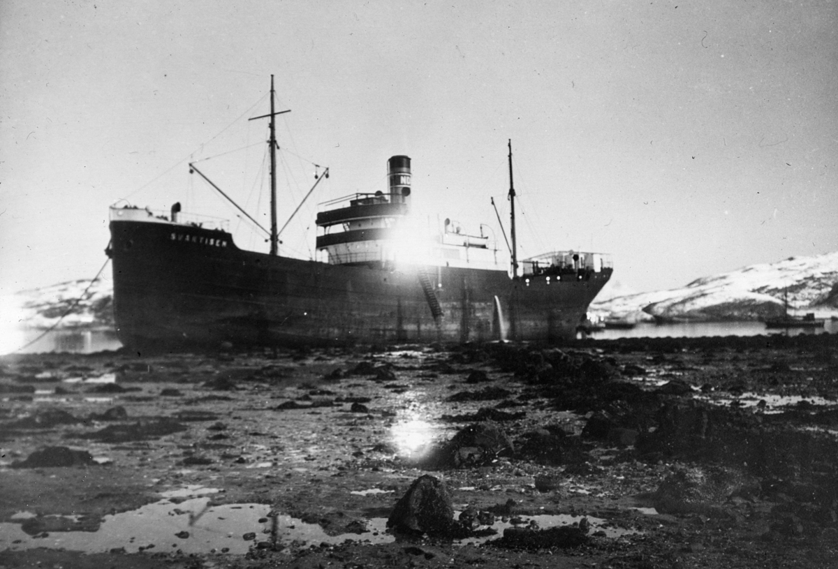Ukjent dampskip på grunn. - Bergens Sjøfartsmuseum / DigitaltMuseum