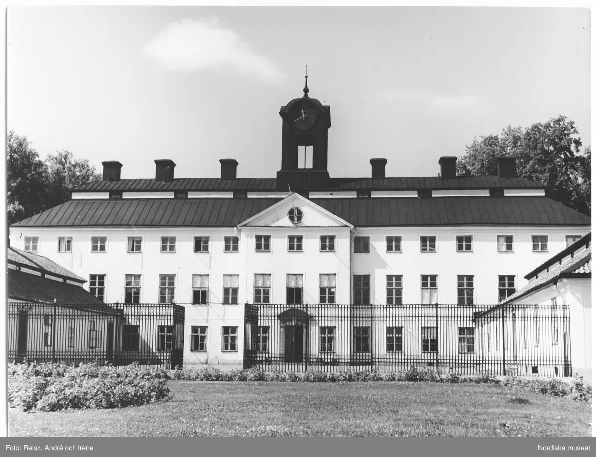 Östergötland. Sturefors slott vid Kinda kanal , ritat av ...