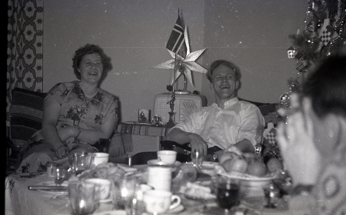 Bilder tatt av gruvearbeider Roald Amundsen, som var her oppe fra ...