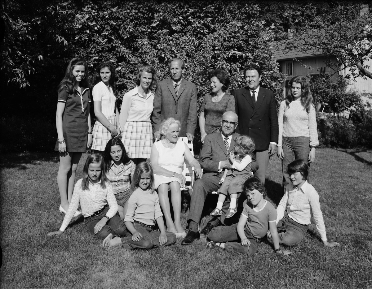 Grupporträtt, Borgmästargården, Östhammar, Uppland 1971 ...