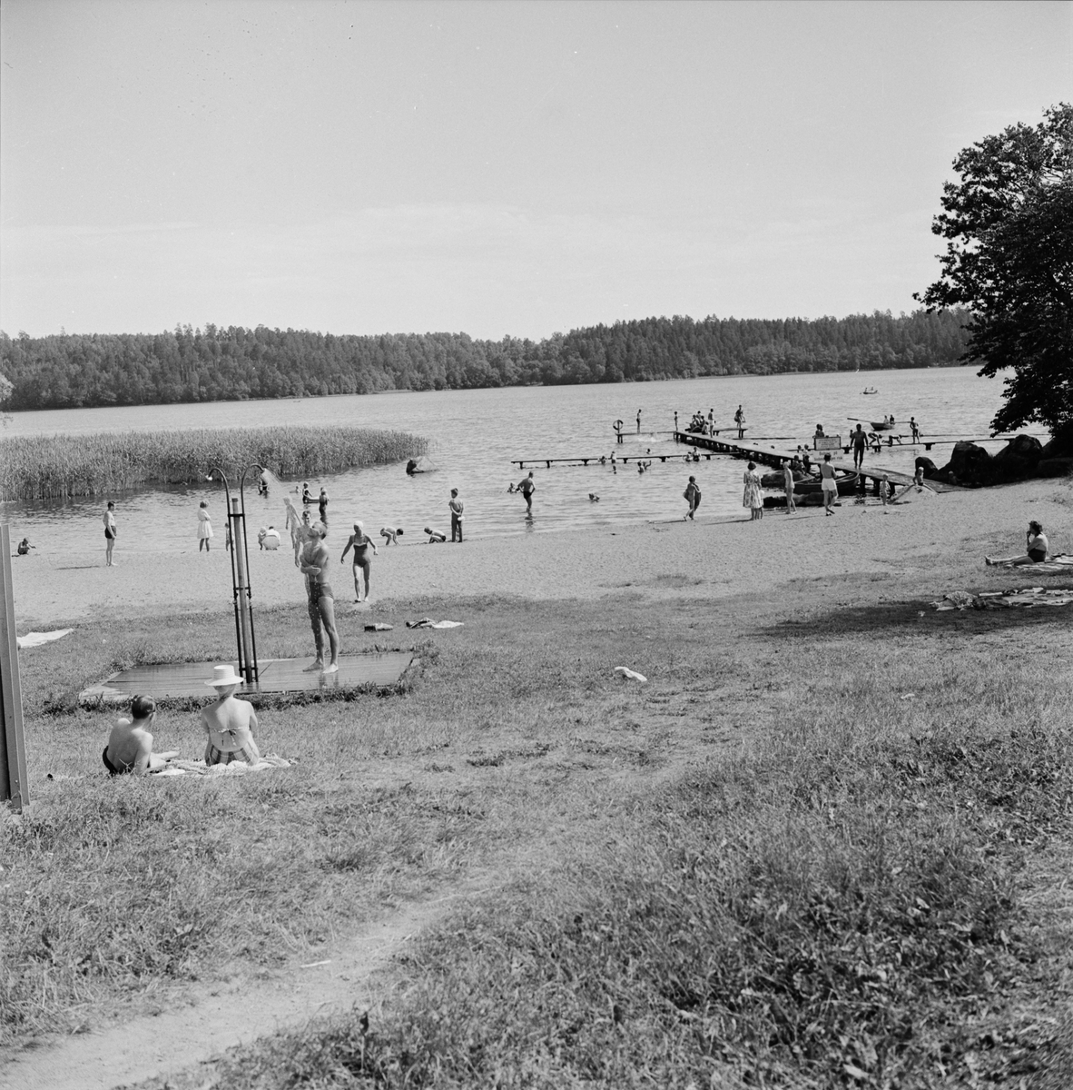 Badplats i midsommarhelgen, Uppsala 1960 - Upplandsmuseet / DigitaltMuseum