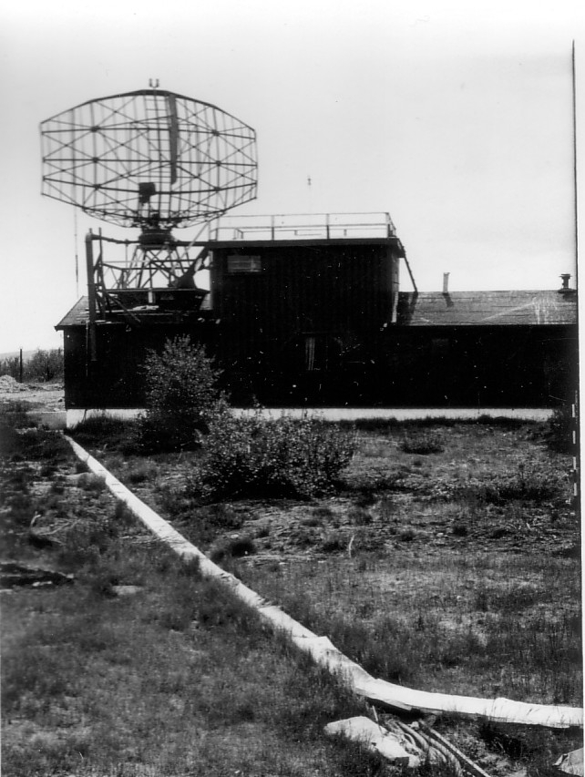 AN/FPS-88 radarantenne på toppen av OPS-bygget ved Lstn Kautokeino. - Forsvarets museer ...
