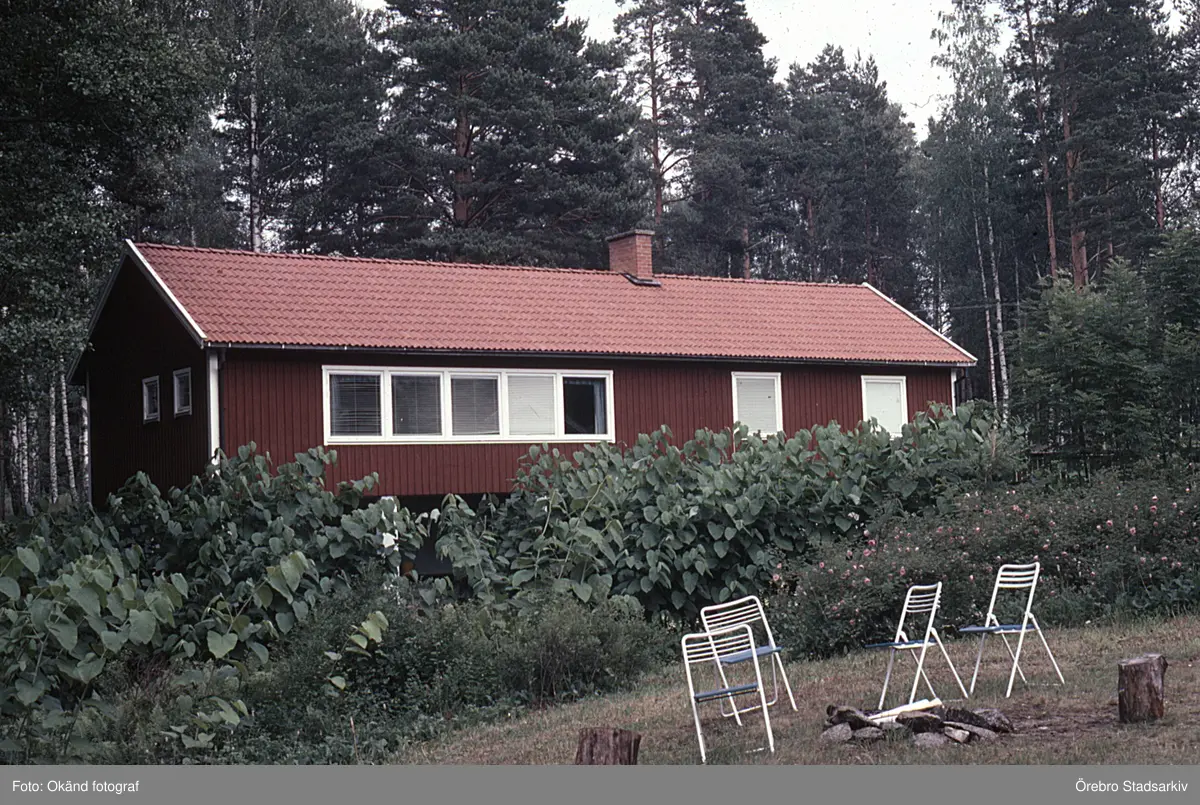 Röd stuga i Skagerns stugby, 1968 - Örebro Stadsarkiv / DigitaltMuseum