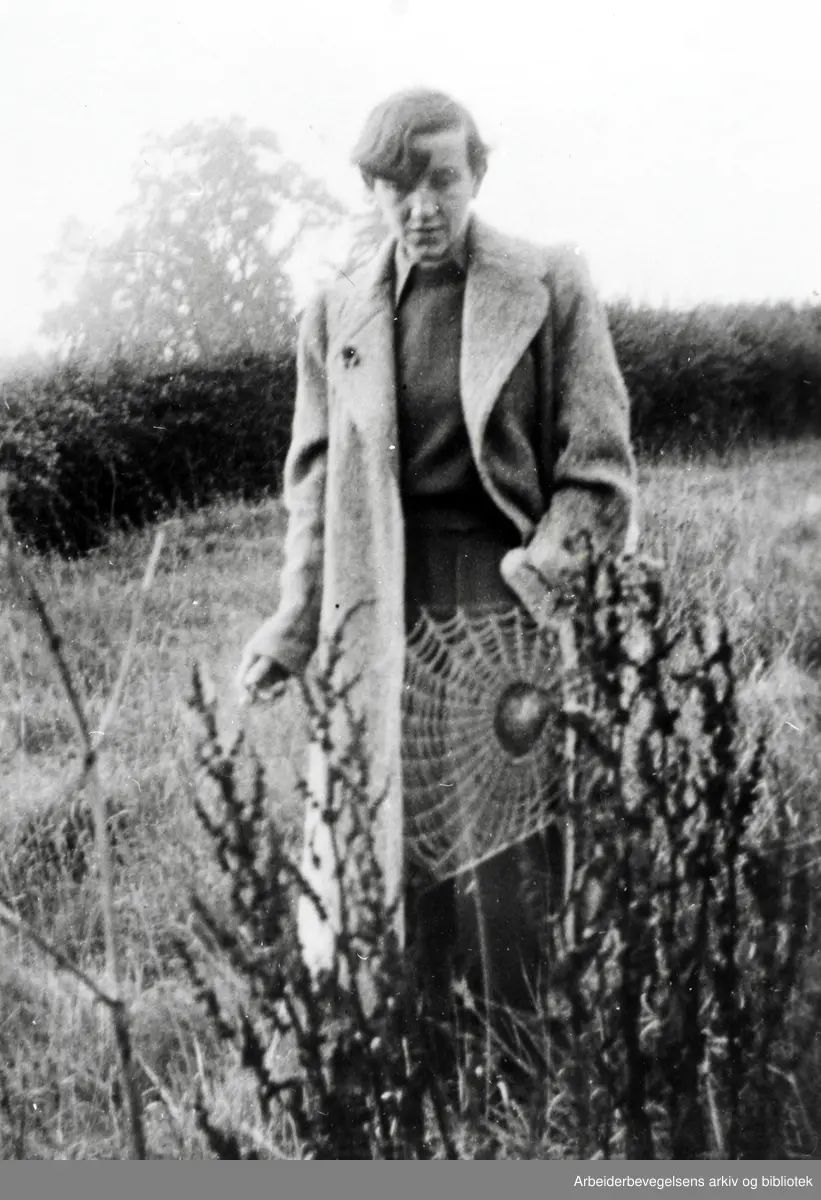 Nini Haslund Gleditsch i England, hvor hun i perioden 1940-1945 ...