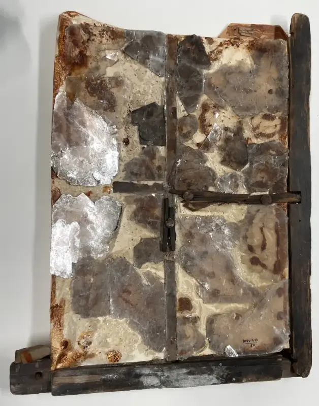 Muscovite windows - Svalbard Museum