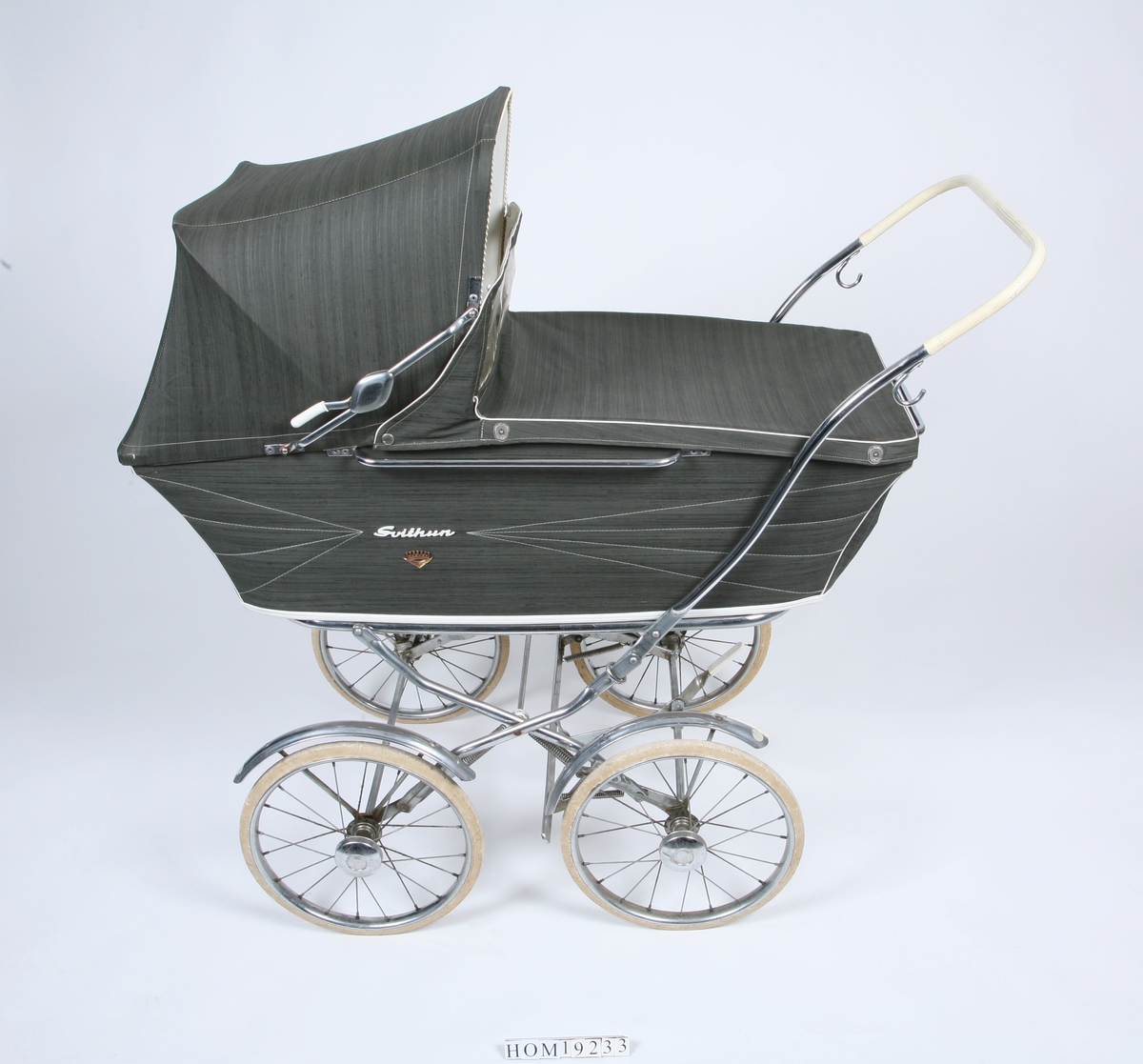 Barnevogn - Hordamuseet / DigitaltMuseum