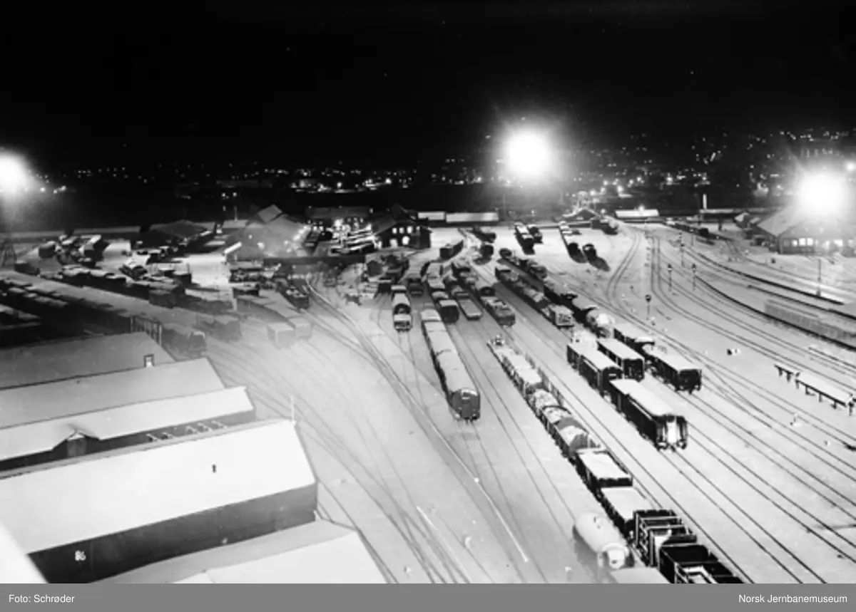 Trondheim stasjon : oversiktsbilder med ny belysning fra lystårn ...