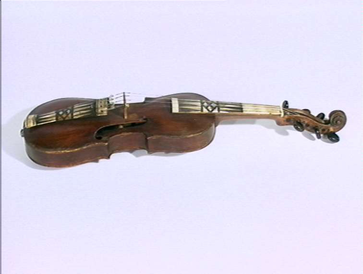 Hardingfele - Norsk Folkemuseum / DigitaltMuseum