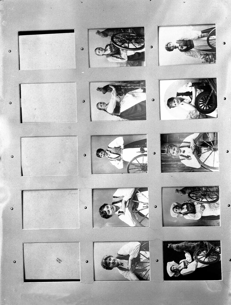 Oversiktsbilde av Solveig Lunds monteringer av sine fotografier på ...