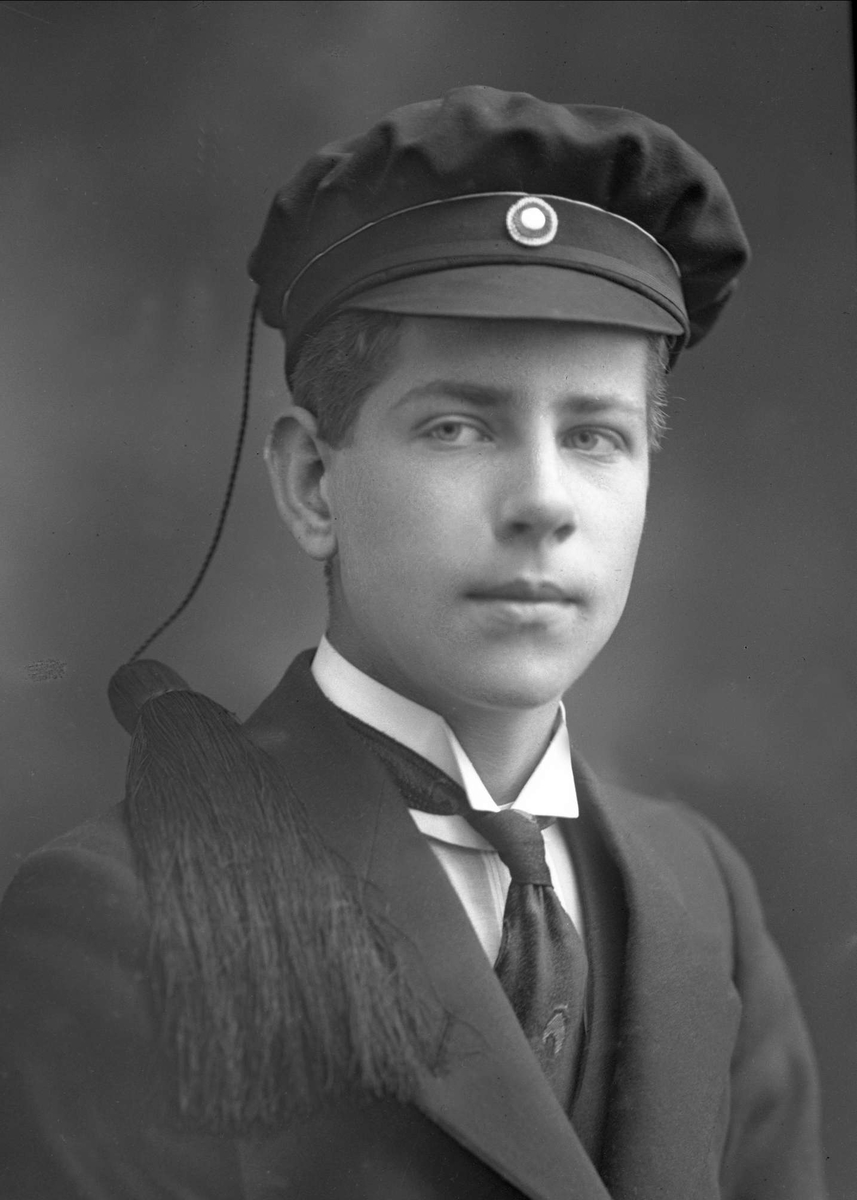 Portrett, mann med studentlue. Student Alf Mohn. - Norsk Folkemuseum ...