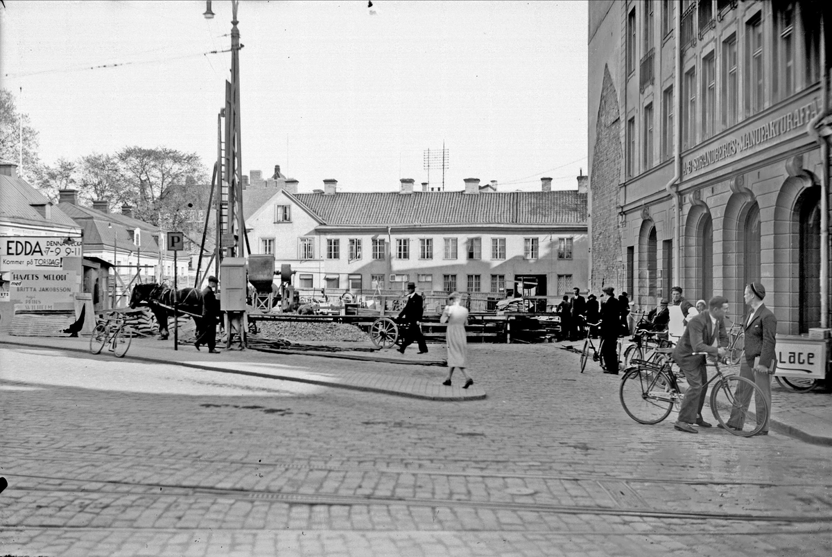 Bygget av Tempovaruhuset, kvarteret Näktergalen, Stora torget, Uppsala ...