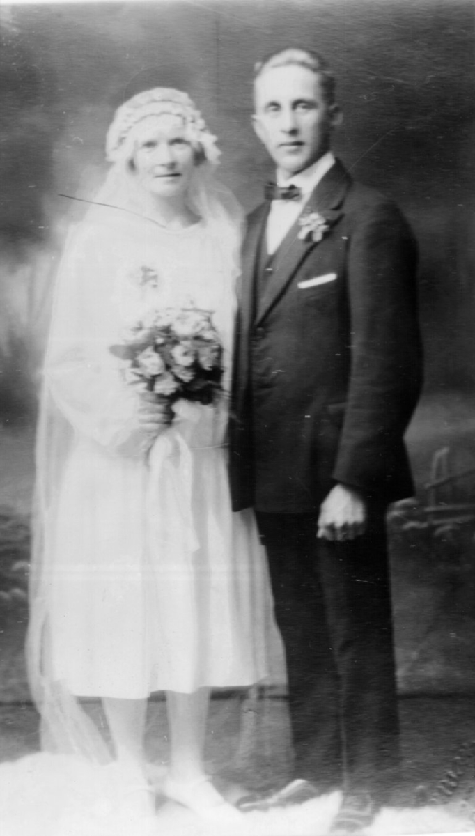 Bryllupsbilde av Agnes Oline Berg og Ottar Johansen 05.09.1929 - Nord ...