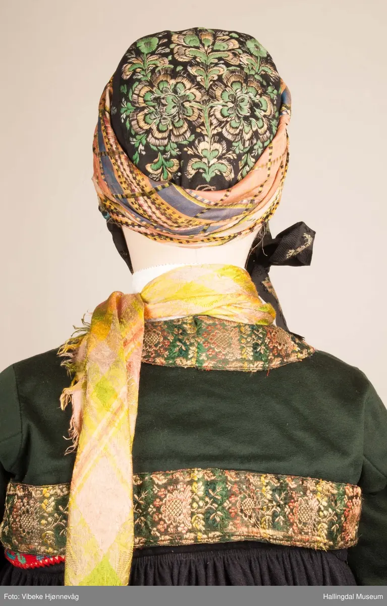 Bunad - Hallingdal Museum / DigitaltMuseum