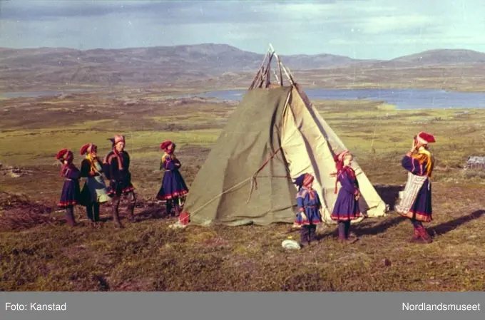Samer, drakt; lavvo - Nordlandsmuseet / DigitaltMuseum