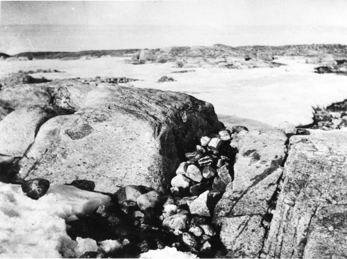 Nils Strindbergs grav på Vitön. - Grenna Museum– Andréexpeditionen ...