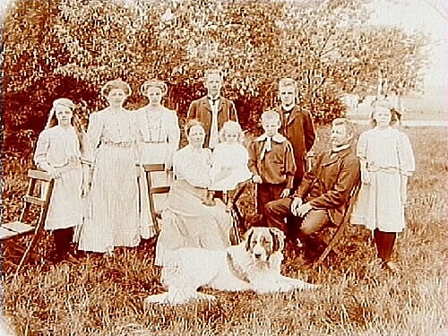 Familj 10 personer, en hund. David Selin - Örebro läns museum ...