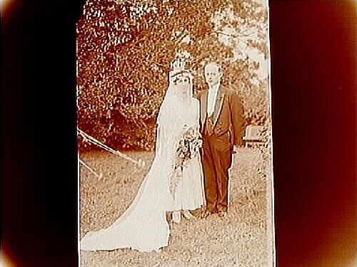 Brudpar. Hansta gård. Godsägare Oscar Samuelson (Samuelsson). Brudparet ...