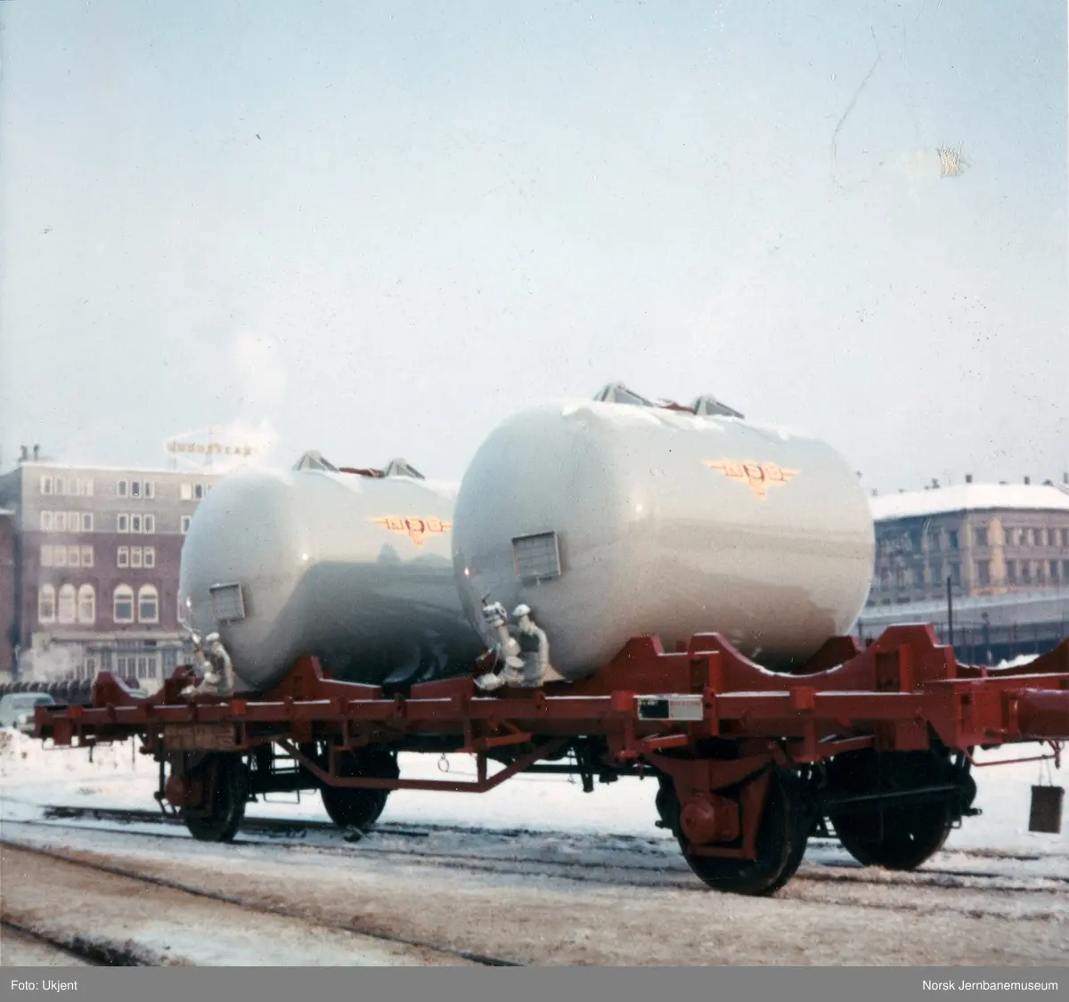 Plattformvogn med opplastede NSB-containere - Norsk Jernbanemuseum ...