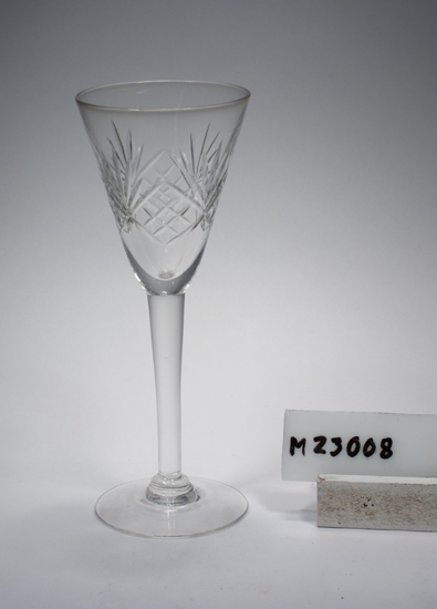 Snapsglas - Kulturparken Småland / Smålands museum / DigitaltMuseum