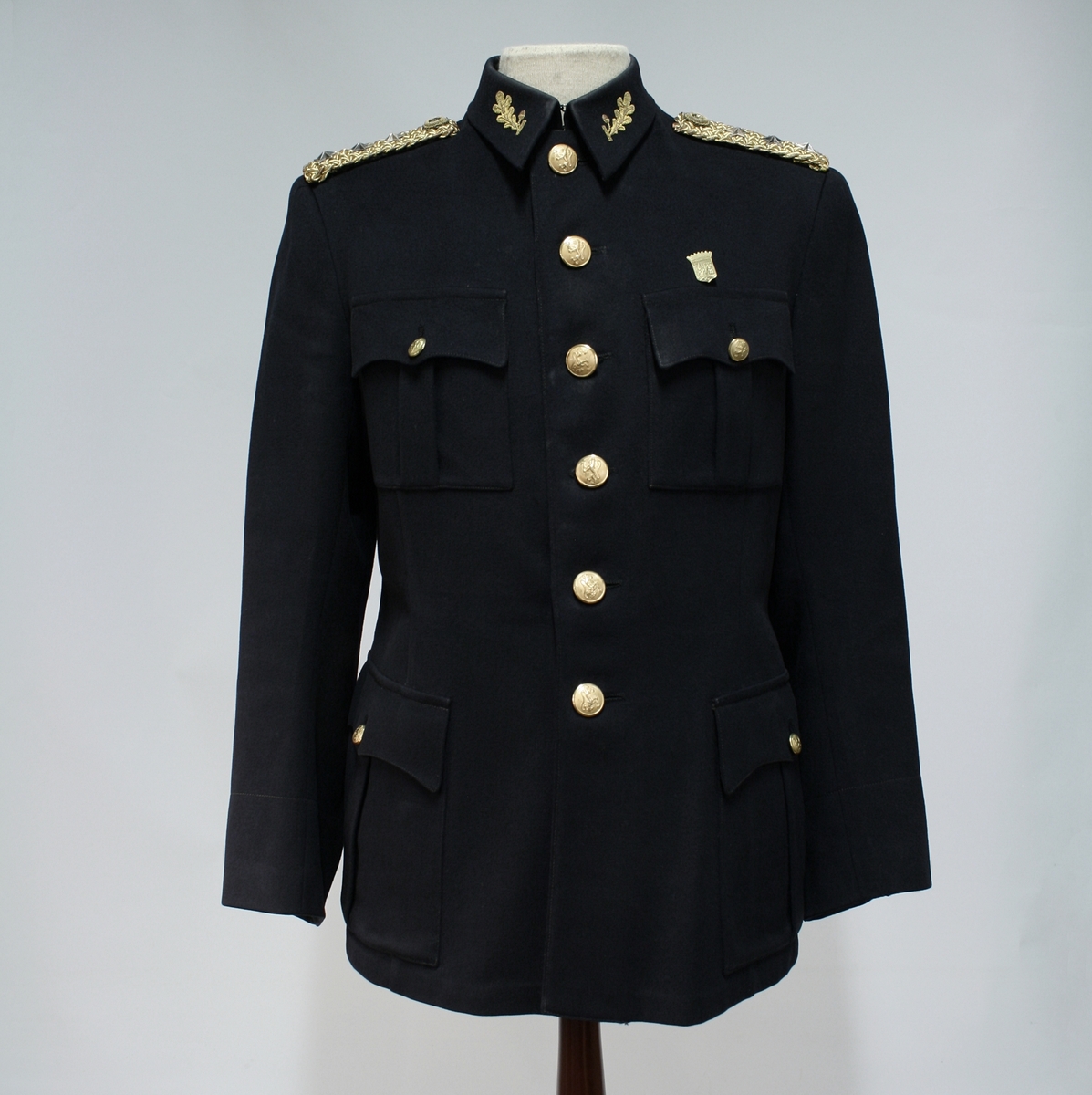 Politiuniform M/1946 - Justismuseet / DigitaltMuseum