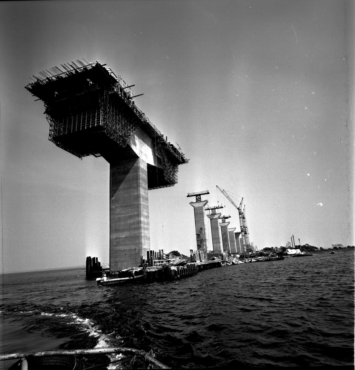 Ölandsbron byggs 1968-1972. - Kalmar läns museum / DigitaltMuseum