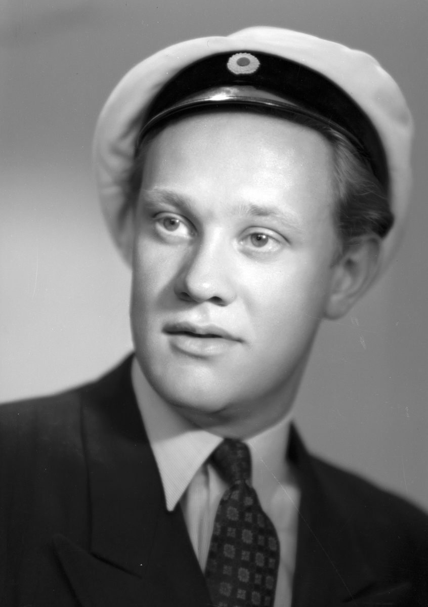 Kandidat Sven-Eric Haglund, Norra Skeppargatan 4, Gävle. 30 juni 1945 ...