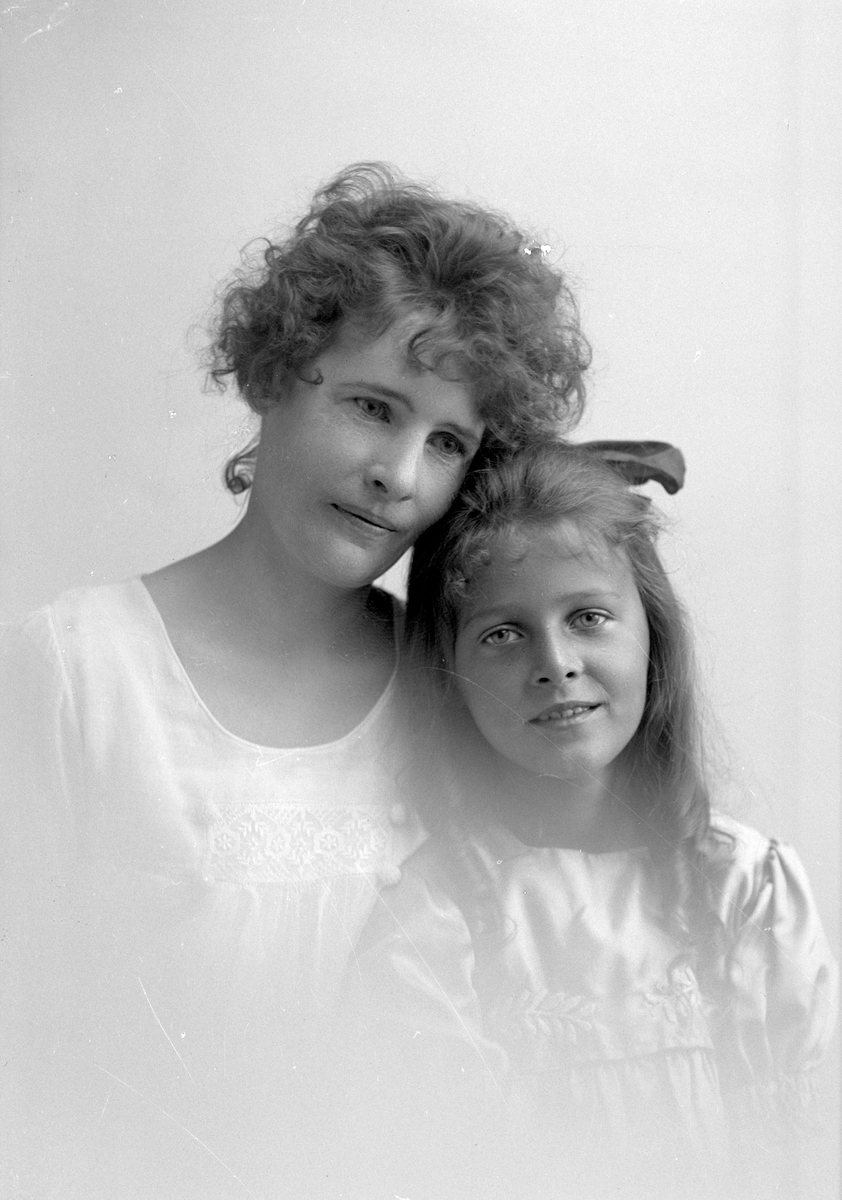 Mor och dotter Thorselius, Box 16, Boden - Länsmuseet Gävleborg ...