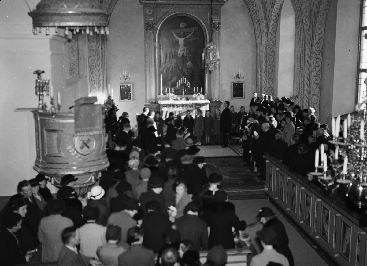 "Det nyrestaurerade Alundatemplet återinvigt", Alunda, Uppland 1937 ...