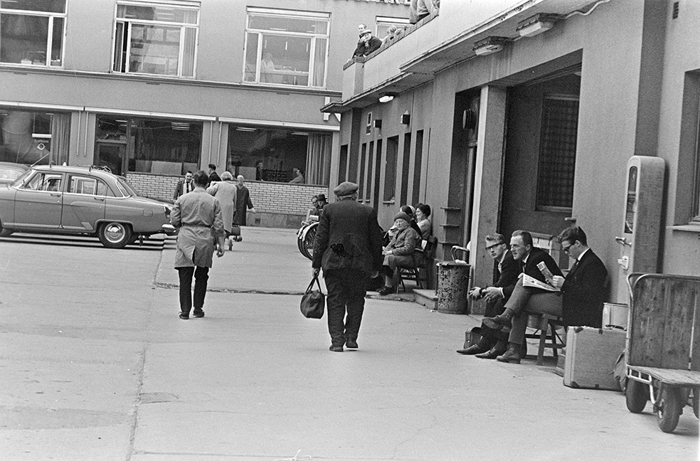 Busstasjonen,drosjeholdeplass, Østre Torg, Hamar. - Anno Domkirkeodden ...