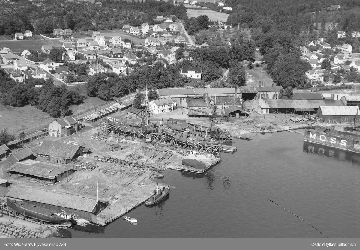 Moss verft og dokk på Jeløya, ved Moss, flyfoto ant ca. 1937 ...