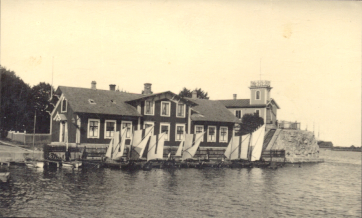 Badhus vid bastionen Regeringen. Badhuset var öppet vintertid för ...