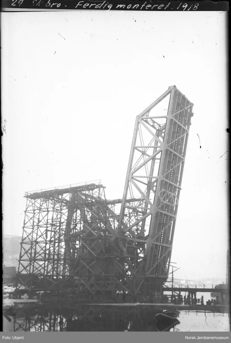 Skansen bru : ferdig montert - Norsk Jernbanemuseum / DigitaltMuseum