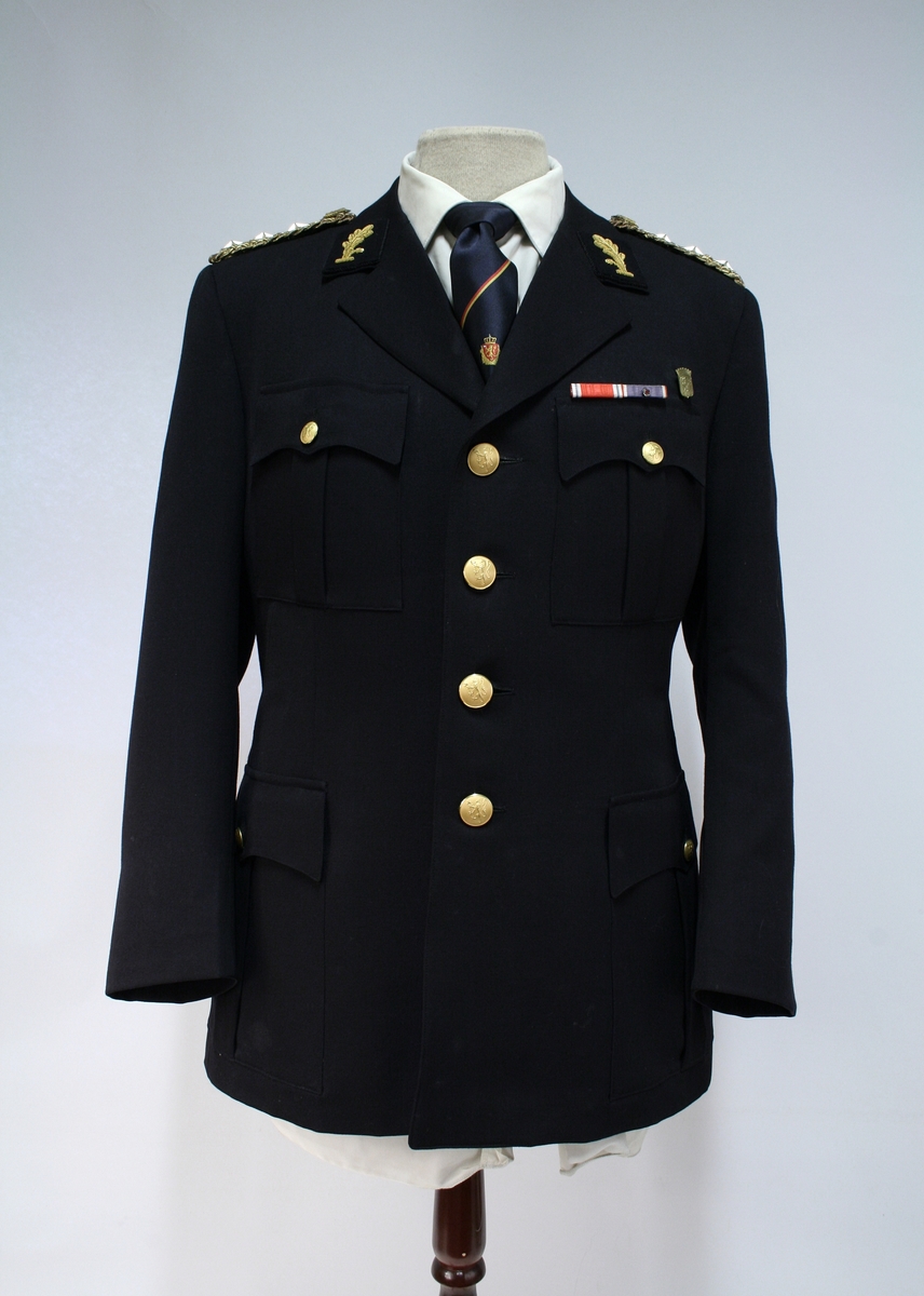 Politiuniform M/1963 - Justismuseet / DigitaltMuseum
