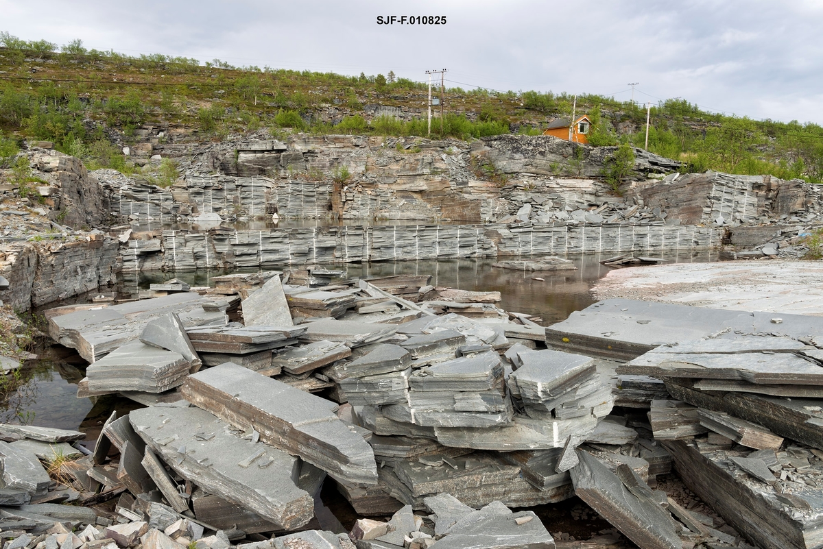 Skiferbrudd i Stilladalen, Alta, Finnmark. Steinbrudd for uttak av ...