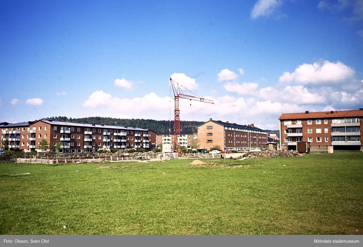 Jungfruplatsens barnstuga börjar byggas i Mölndal, 31/5 1970. K 1:37 ... Jungfruplatsens barnstuga börjar byggas i Mölndal, 31/5 1970. K 1:37 ...