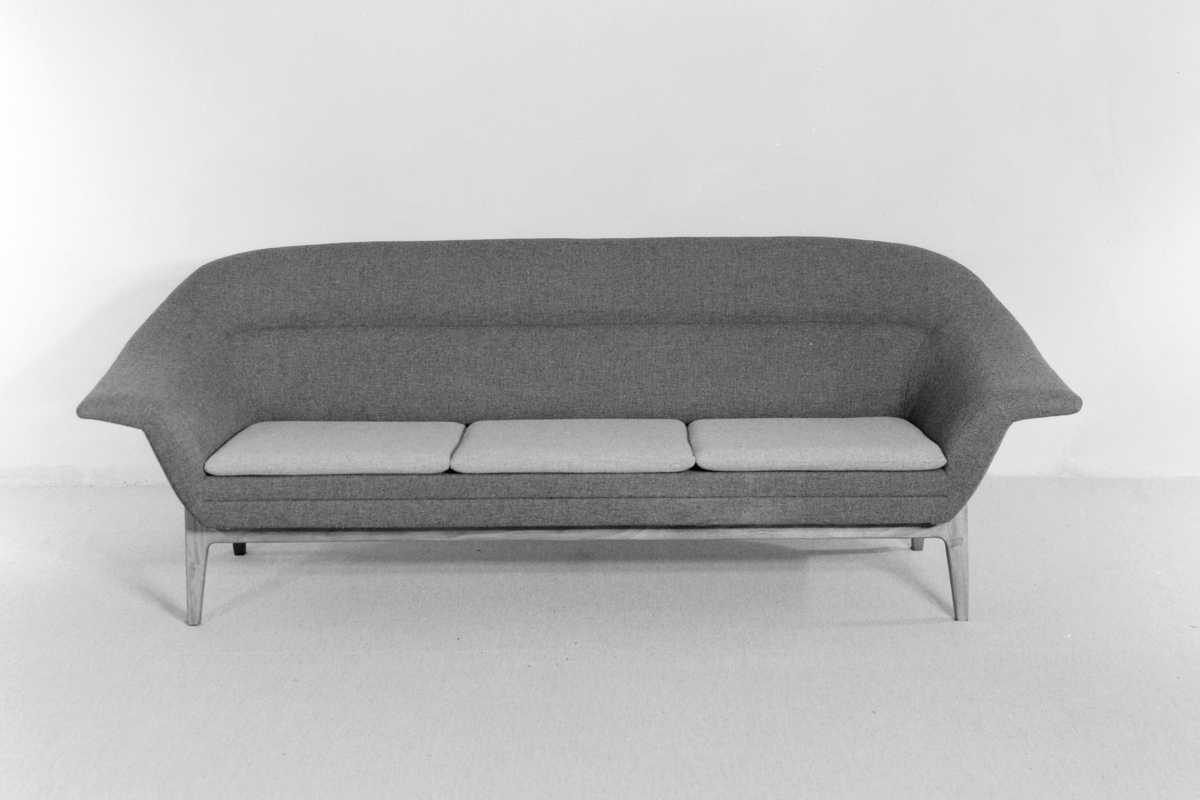 Sofa. - Møbelmuseet / DigitaltMuseum