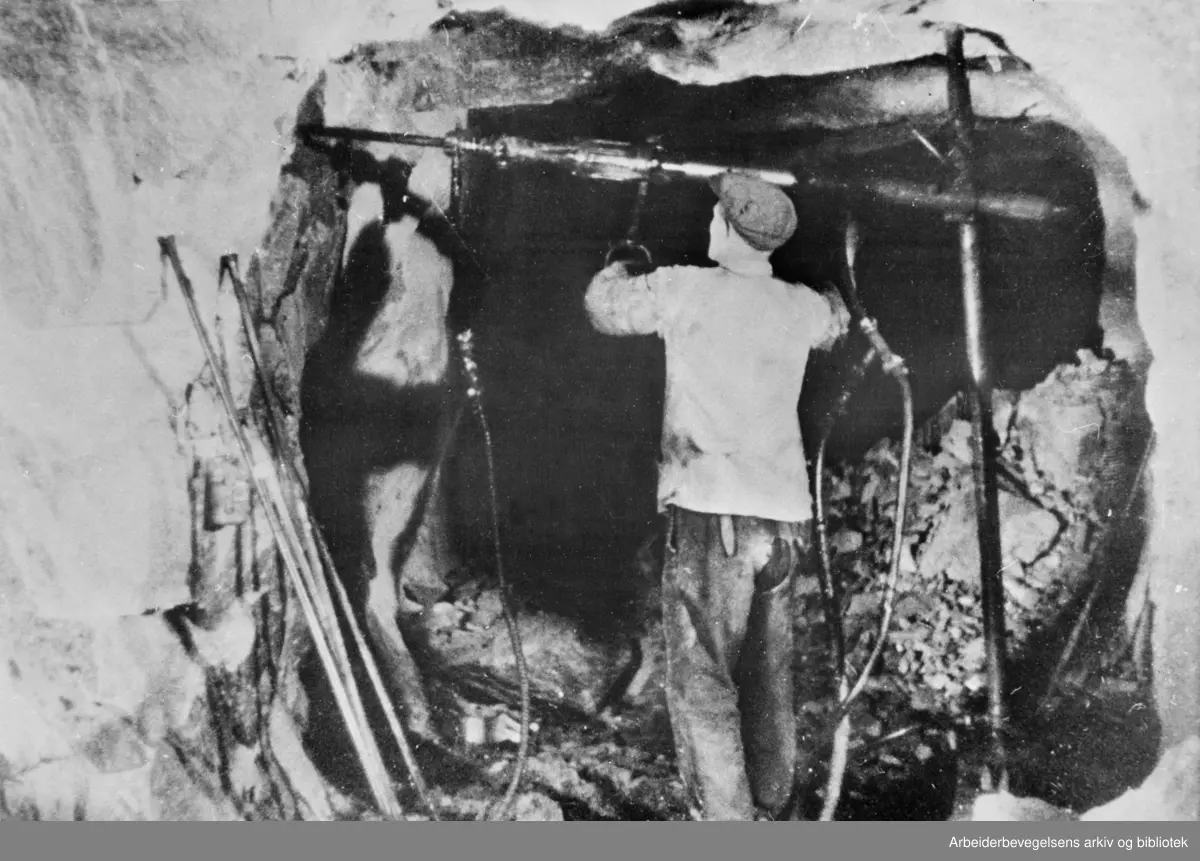 Maskinboring i Kongsberg sølvgruve, Kongens gruve, 1944 ...