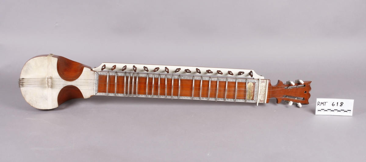 Strykeinstrument - Ringve Musikkmuseum / DigitaltMuseum