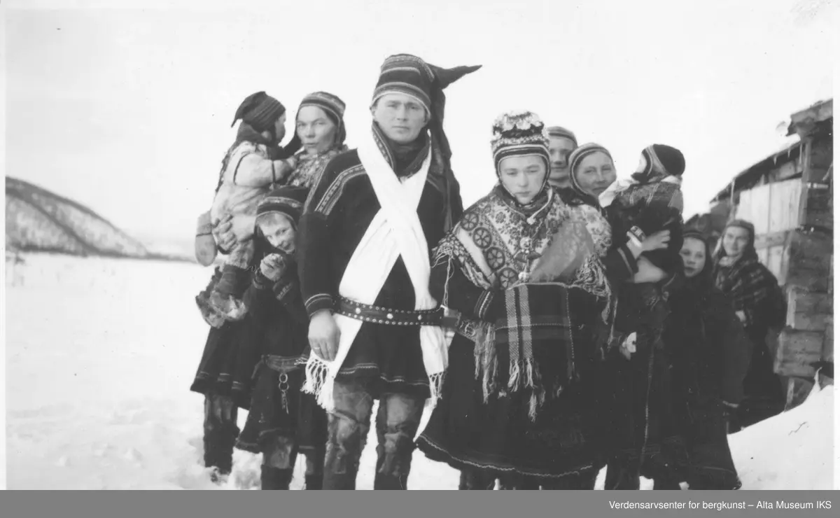 samisk brudepar bryllup kvinner barn kofter - Verdensarvsenter for ...