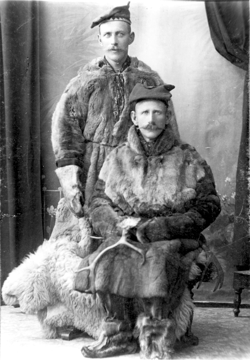 Johan Lorentsen og Karl Skog fra Rossfjordstraumen ca 1900. - Midt ...
