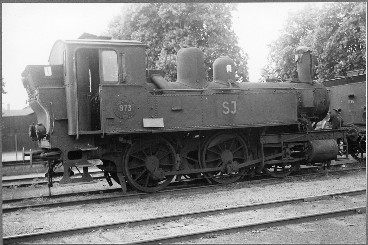 Statens Järnvägar, SJ K4 973 i Mjölby. - Järnvägsmuseet / DigitaltMuseum
